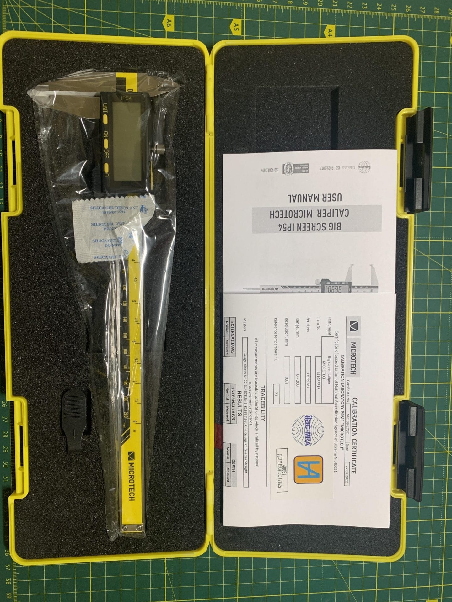 CertiMet Big screen digital caliper IP54 - MICROTECH