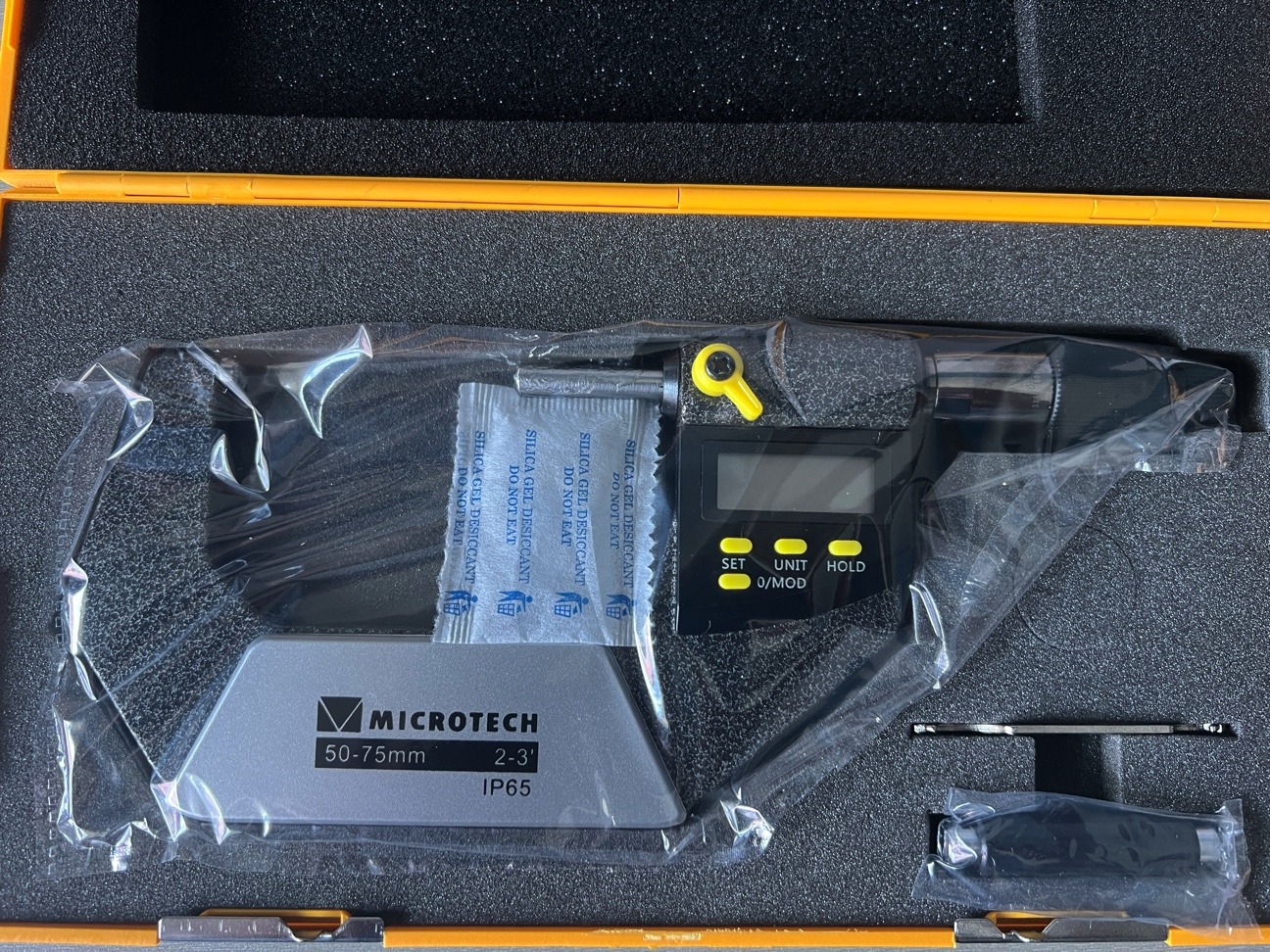 CertiMet Double spherical digital micrometer - MICROTECH