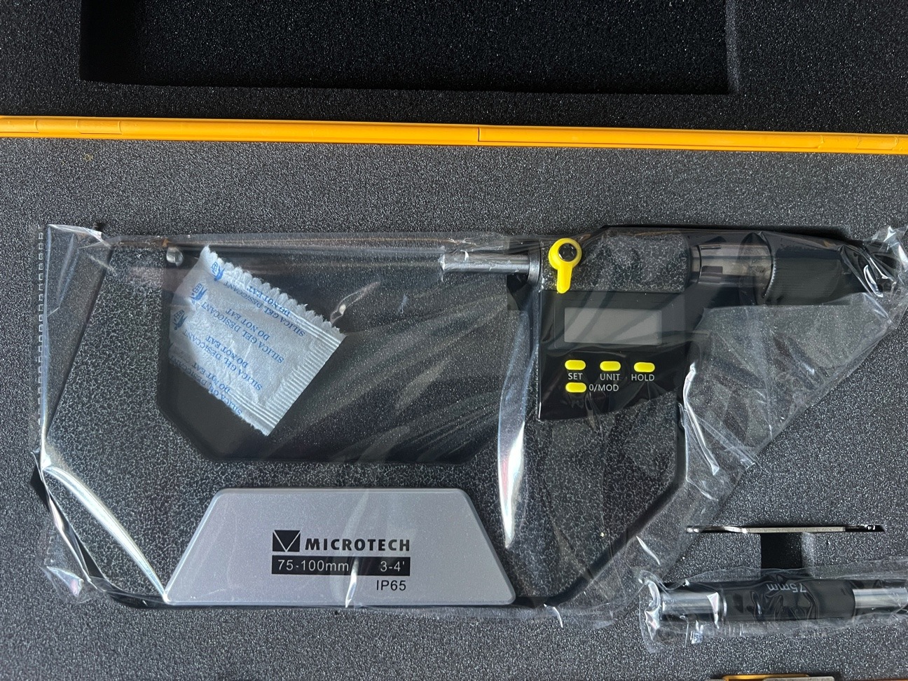 CertiMet Double spherical digital micrometer - MICROTECH